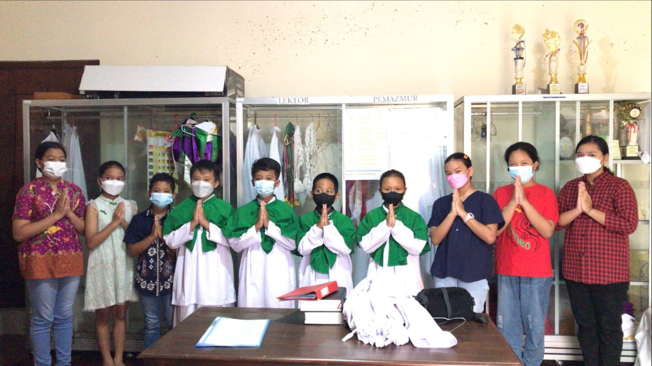 Keseruan Misdinar Baru - Gereja Santo Yusup Ambarawa